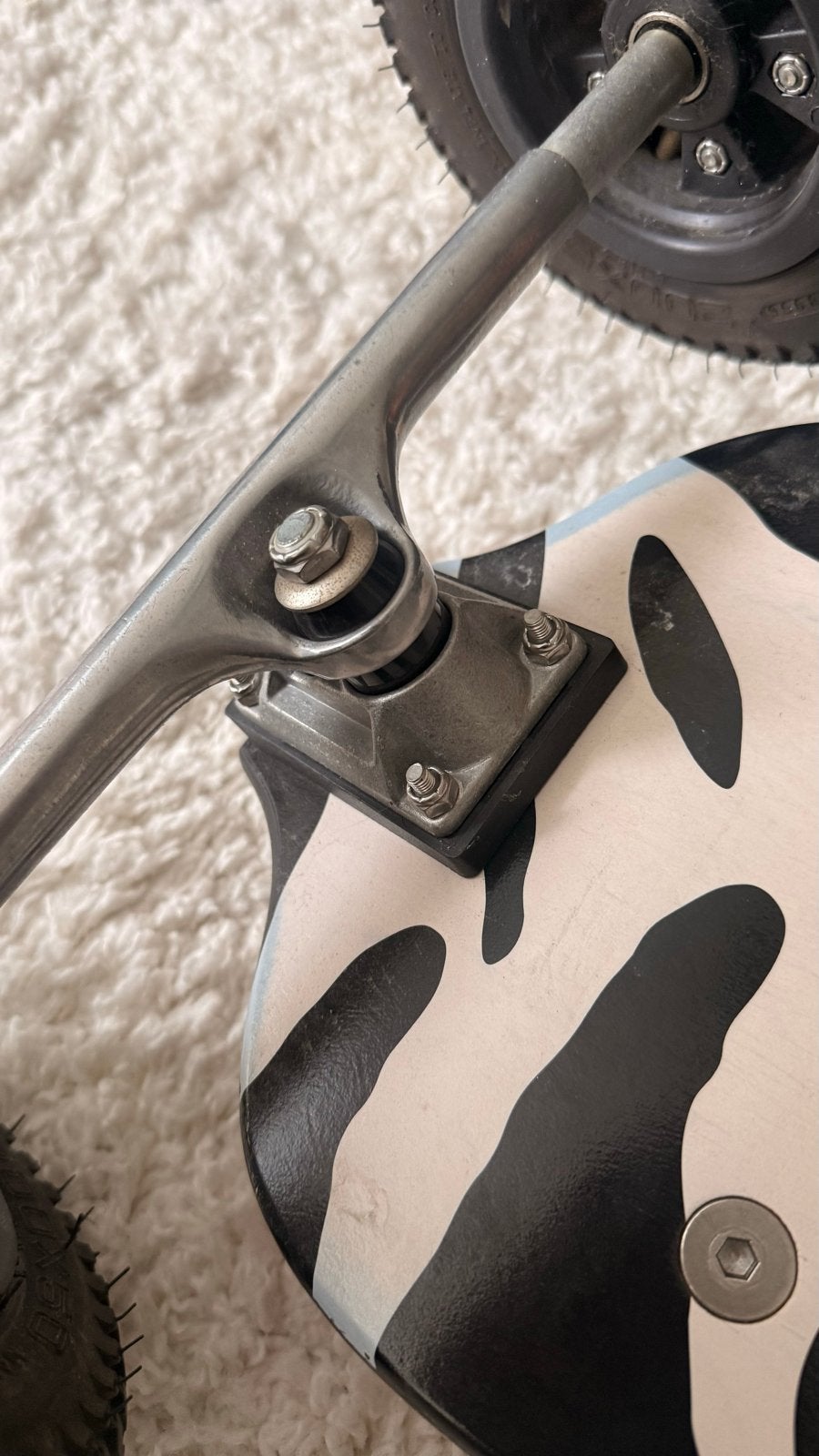 ≥ Mountainboard Zebra Kite - Zo goed als nieuw — Skateboarden — Marktplaats