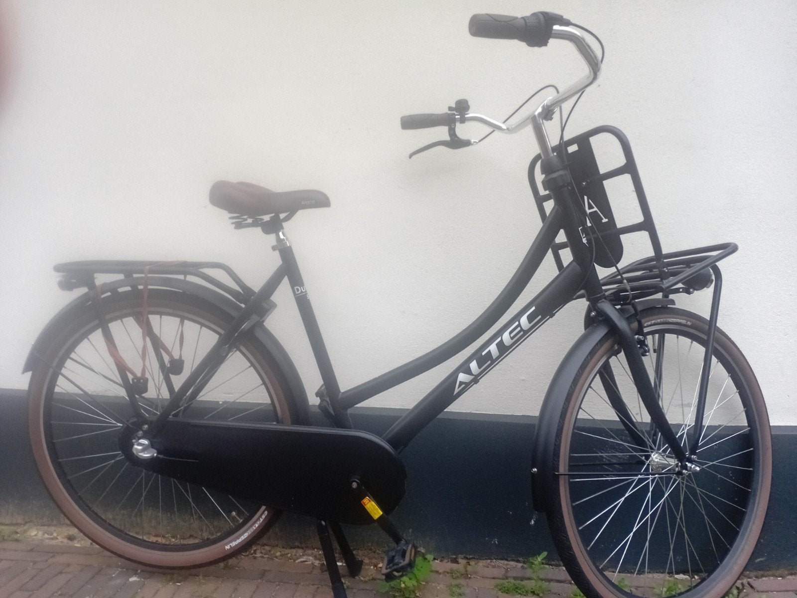 ≥ Altec Damesfiets met voordrager - Zo goed als nieuw — Fietsen | Dames ...