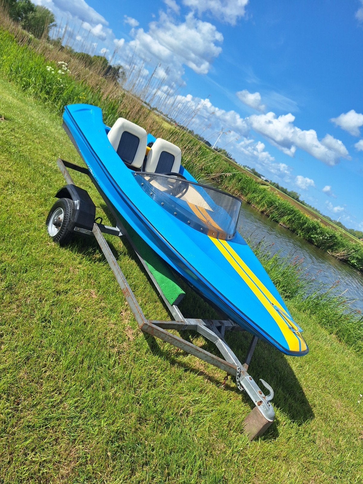 ≥ Leuke speedboot met trailer, ideaal voor vaarplezier — Kano's ...