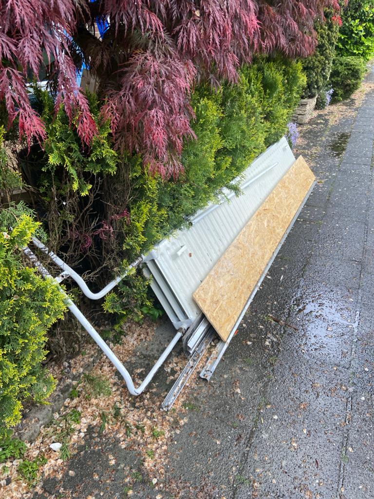 ≥ Gratis af te halen: Oude radiator (gebruikt, redelijke staat ...