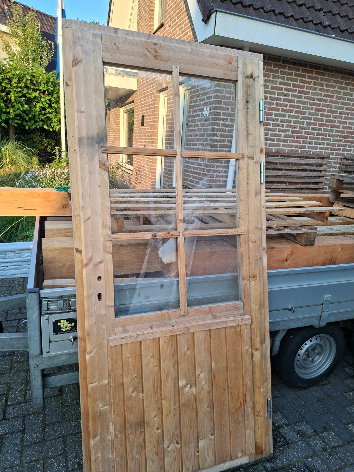≥ Nieuwe rechtsdraaiende deur met kozijn en thermopane glas — Deuren en ...