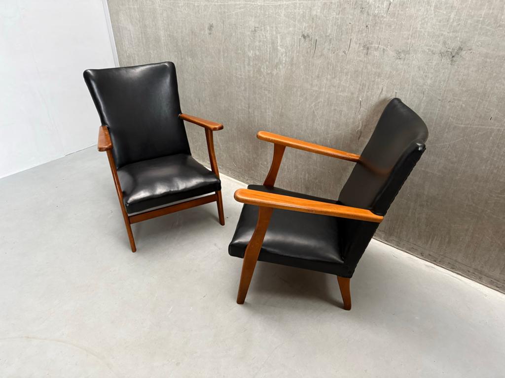 ≥ 2x Vintage Scandinavische fauteuil, beuken & zwart skai ‘60 ...