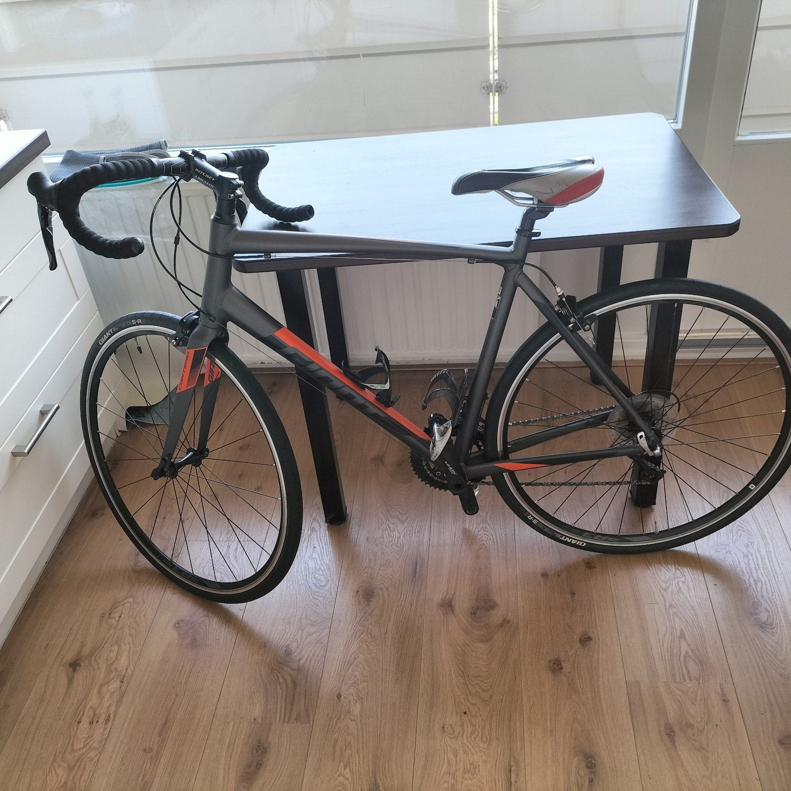 ≥ Giant Contend racefiets - Maat L en een Tacx fietstrainer — Fietsen ...