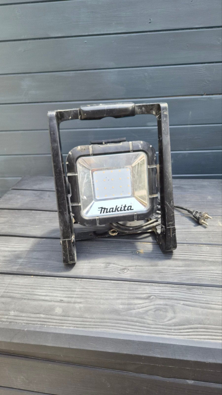 ≥ Makita DML805 bouwlamp op accu (defect netstroom) — Bouwverlichting ...