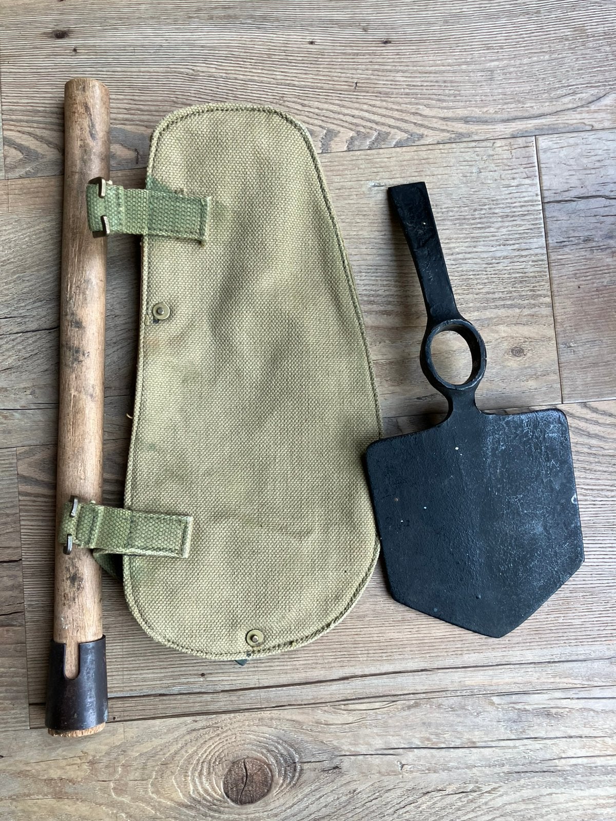 ≥ Brits; entrenching tool 1943 — Militaria | Tweede Wereldoorlog ...