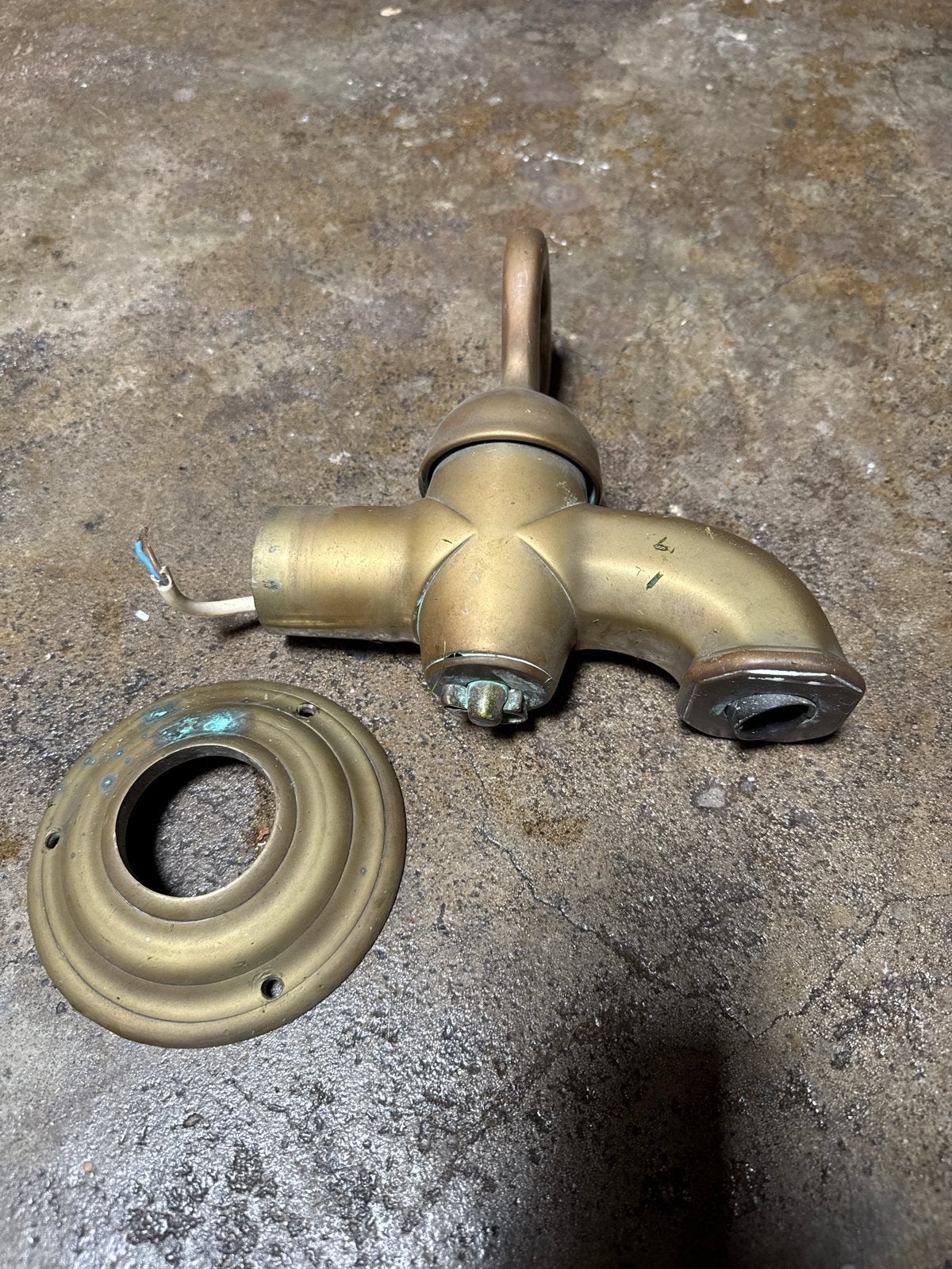 ≥ Antieke koperen waterkraan - Decoratief of restauratie — Antiek ...