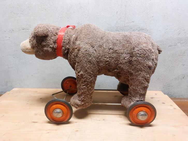 ≥ Vintage pluche beer op wielen – jaren 50/60 — Antiek | Speelgoed ...