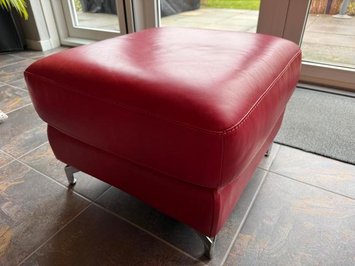 ≥ Ferrari-rode lederen poef — Banken | Voetenbanken en Poefen — Marktplaats