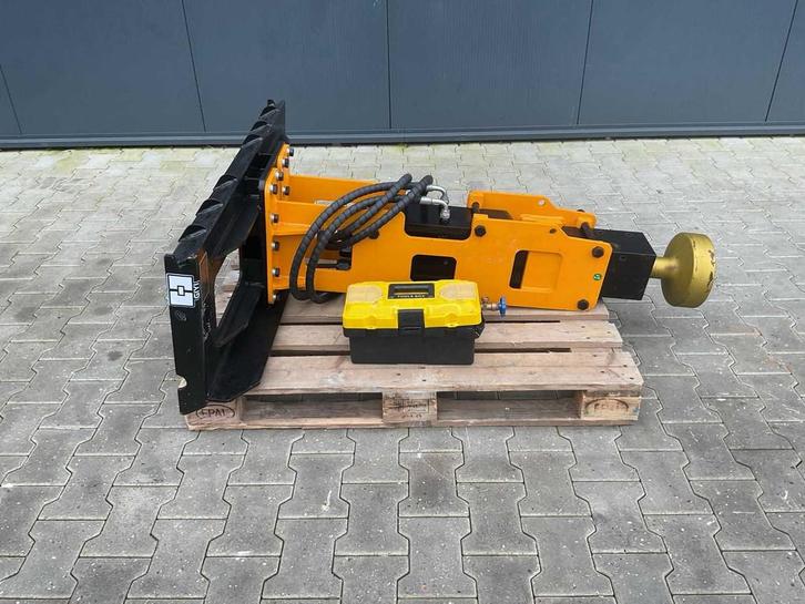 ≥ Giyi D680 skid steer post driver Schranklader — Machines en Bouw ...