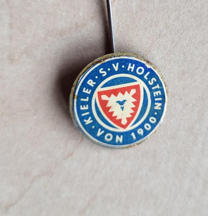 ≥ Voetbal Kieler SV Holstein speldje — Speldjes, Pins en Buttons — Marktplaats