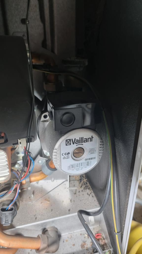 ≥ Gezocht: Vaillant HRsolide CV Pomp VPCR-5 2-traps — Verwarming en ...
