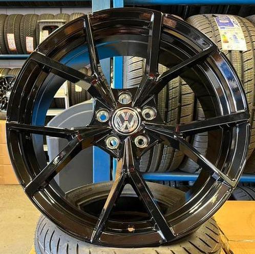≥ VOLKSWAGEN GOLF 8 R LOOK VELGEN 18 / 19 INCH 5X112 ZWART — Banden en ...