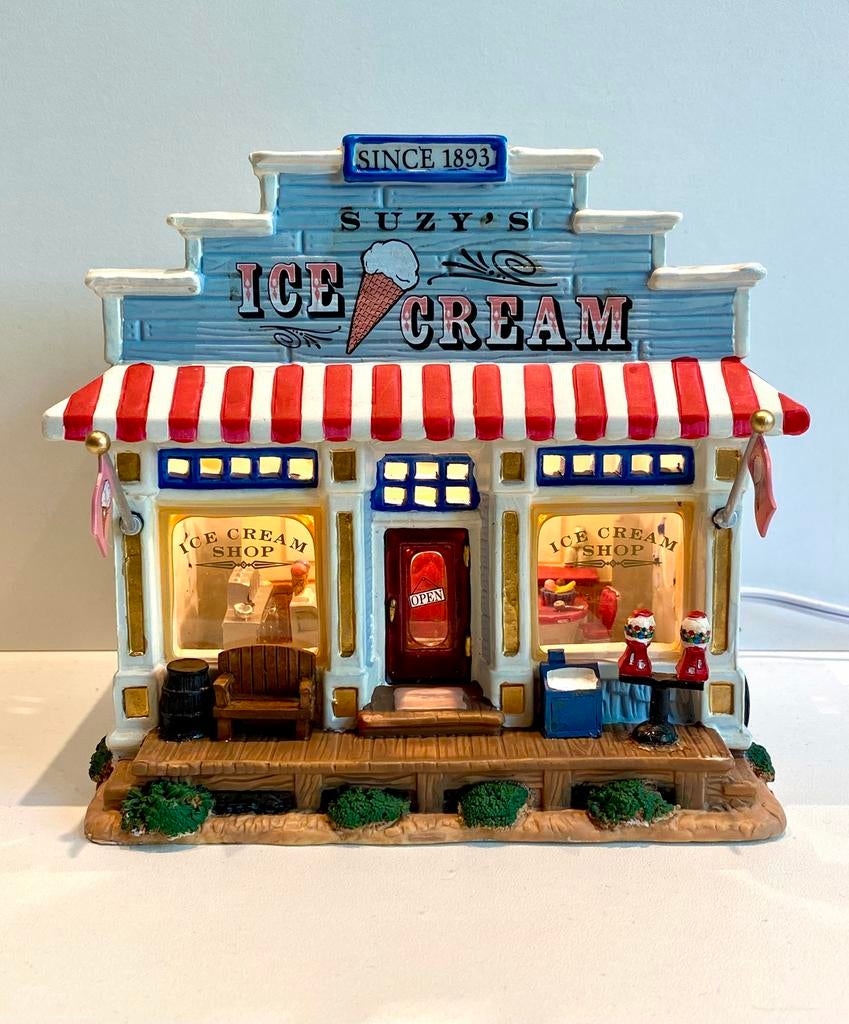 ≥ Lemax Suzy’s Ice Cream Shop (55234) — Kerst — Marktplaats