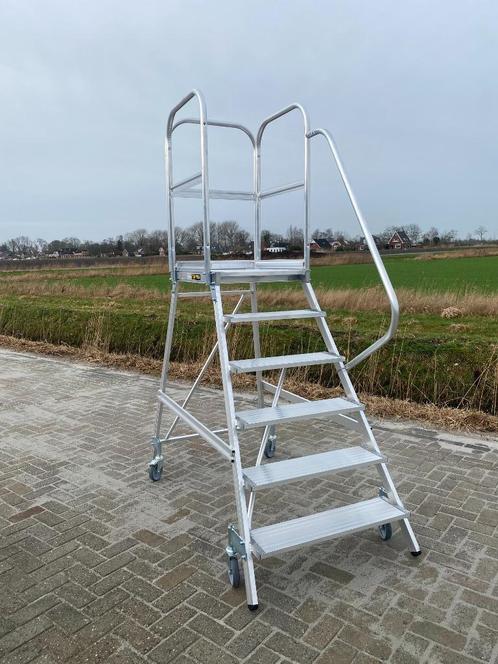 ≥ Bordestrap trap bordes magazijntrap verrijdbaar — Ladders en Trappen ...