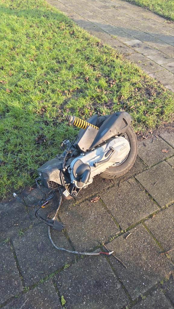 ≥ Typhoon 125cc 2takt motor onderdelen — Brommeronderdelen | Scooters ...