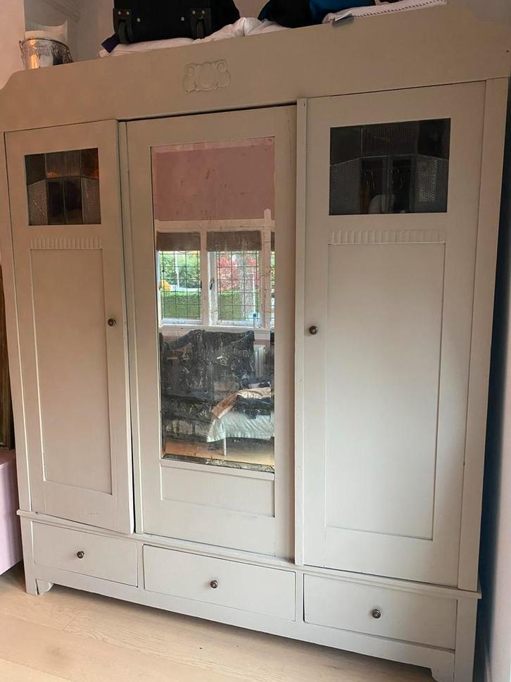 ≥ Oude kledingkast - veel ruimte, recent geschilderd! — Kasten ...