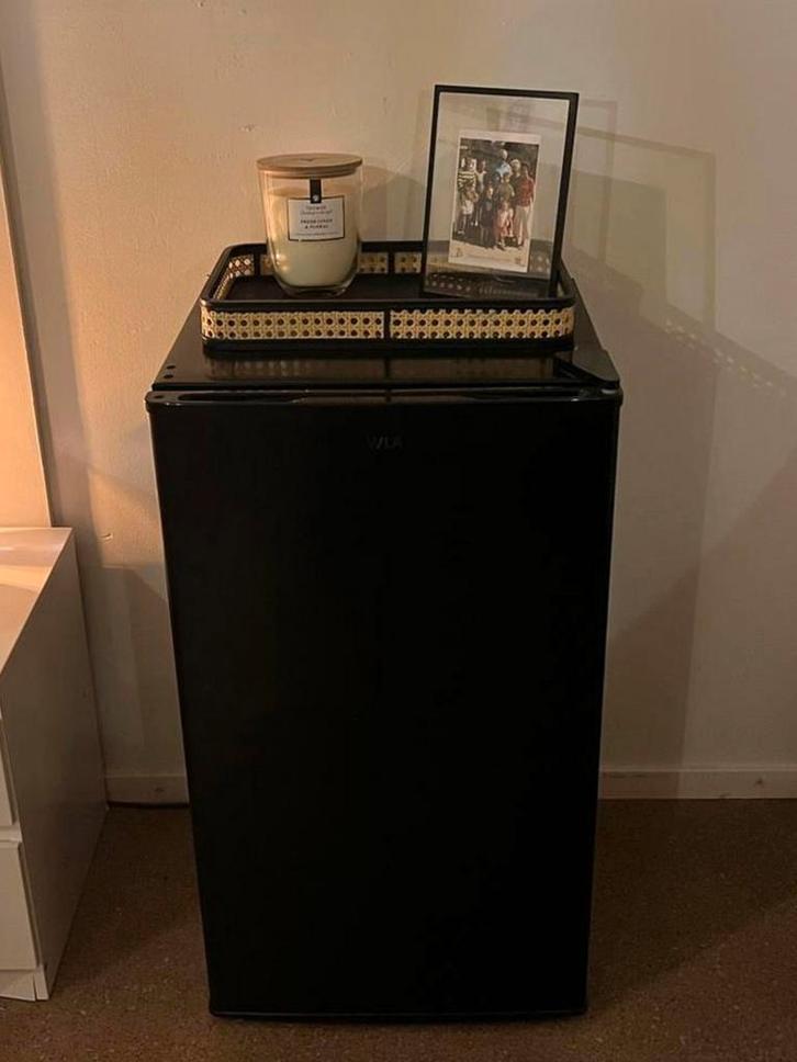 ≥ Zwarte mini koelkast met vriesvak – nette staat — Vriezers en ...