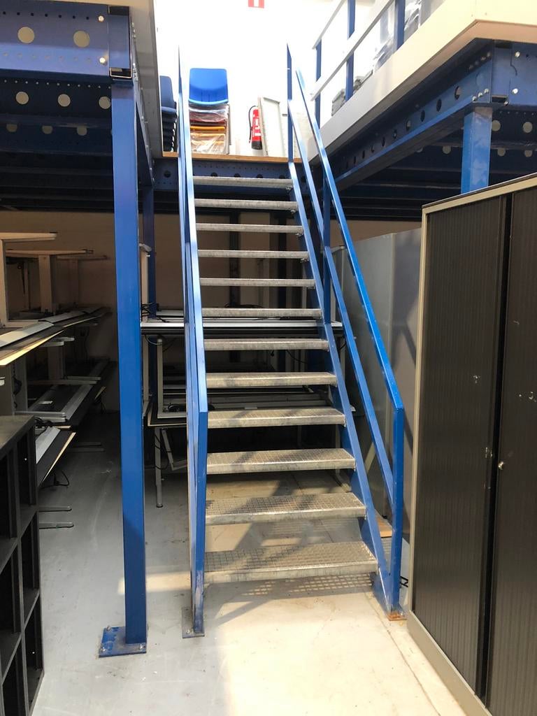 ≥ stalen entresol trap steektrap 3.50 meter — Ladders en Trappen ...