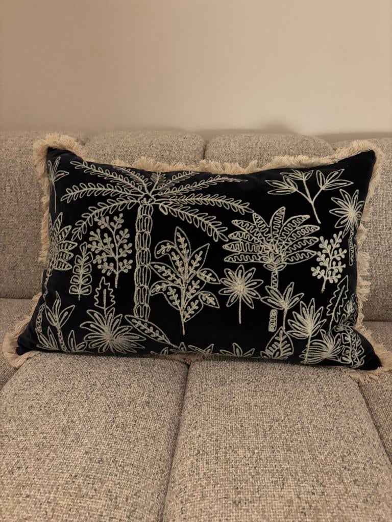 ≥ Graham & Greene Jungle Crewel Embroidery Cushion - Navy Blue ...