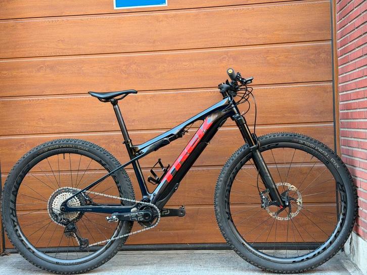 ≥ Volledig verende elektrische fiets-Trek e-Caliber 9.8 XT ...