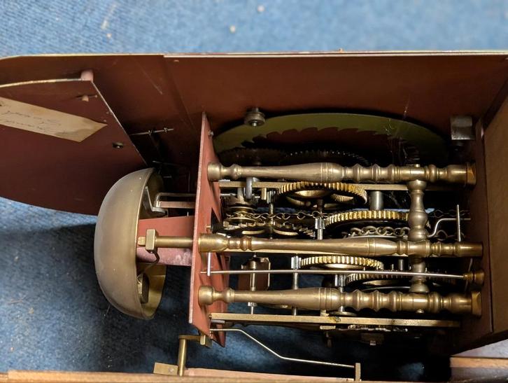 ≥ Friese staartklok klok mechaniek mahoniehout 140 cm h €85. — Antiek ...