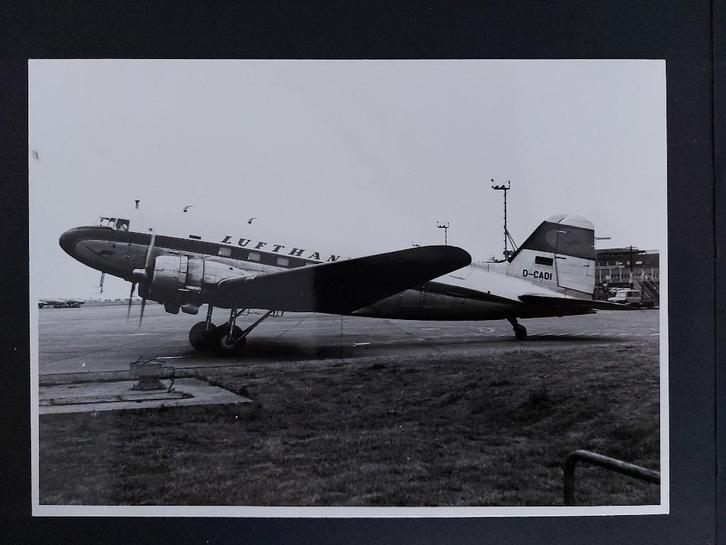 ≥ Foto van een Lufthansa DC-3 (LU8) — Luchtvaart en Vliegtuigspotten ...
