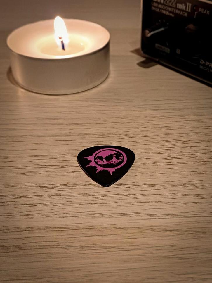 ≥ Arch Enemy - Stage Played Pick (Afas 2025) Memorabilia — Muziek ...