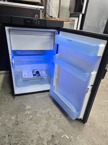 ≥ Dometic RMS8551 koelkast vriezer met wielkast uitsparing — Caravan ...