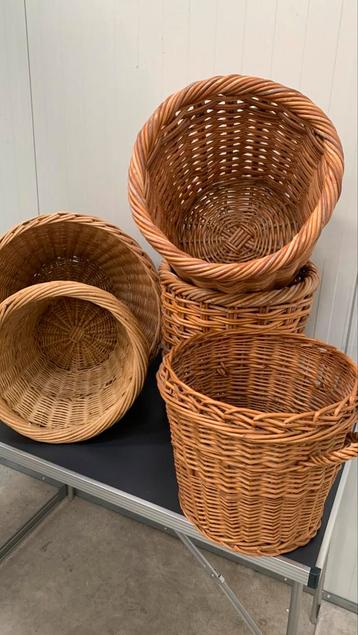 ≥ Rieten manden ( 5 stuks) — Woonaccessoires | Schalen en Manden ...