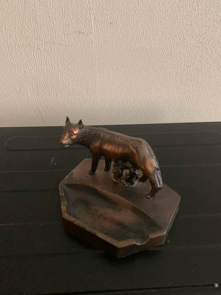 ≥ Bronzen beeld van Romulus en Remus met wolvin — Kunst | Beelden en ...