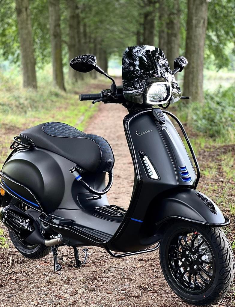 ≥ VESPA SPRINT S NIEUW Vol optie 2025 MAT ZWART Blue Detail ...