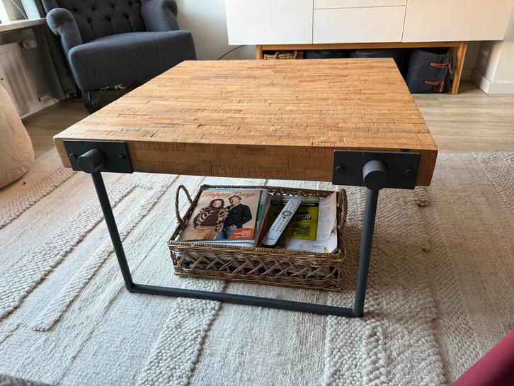 ≥ Houten Salontafel met Stalen Poten - 80x80 — Tafels | Salontafels ...