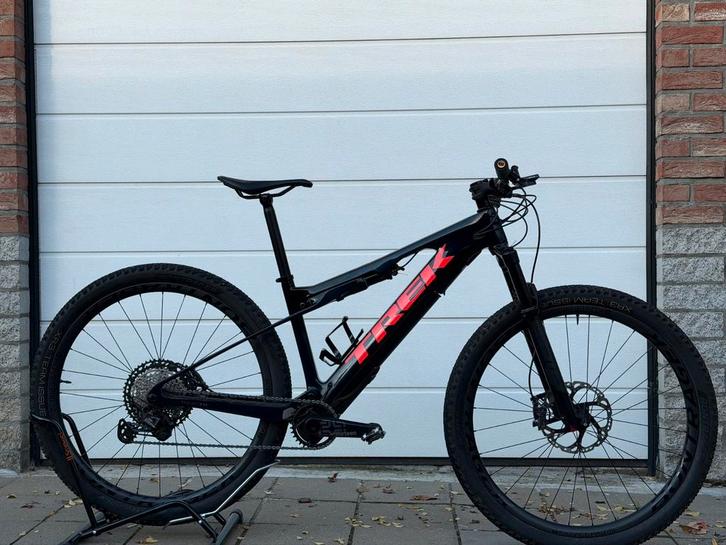 ≥ Trek e-Caliber 9.8 XT-M, 29" (Project One) Kleur: Blue Smoke ...