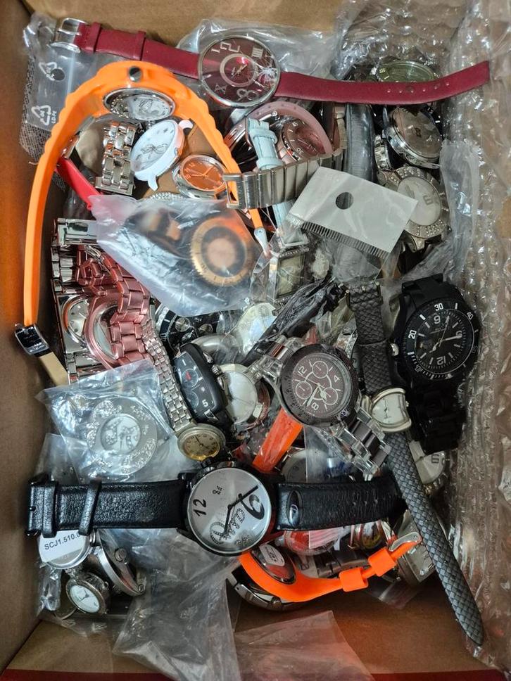 ≥ Grote partij horloges verzameling watches nieuw — Sporthorloges ...