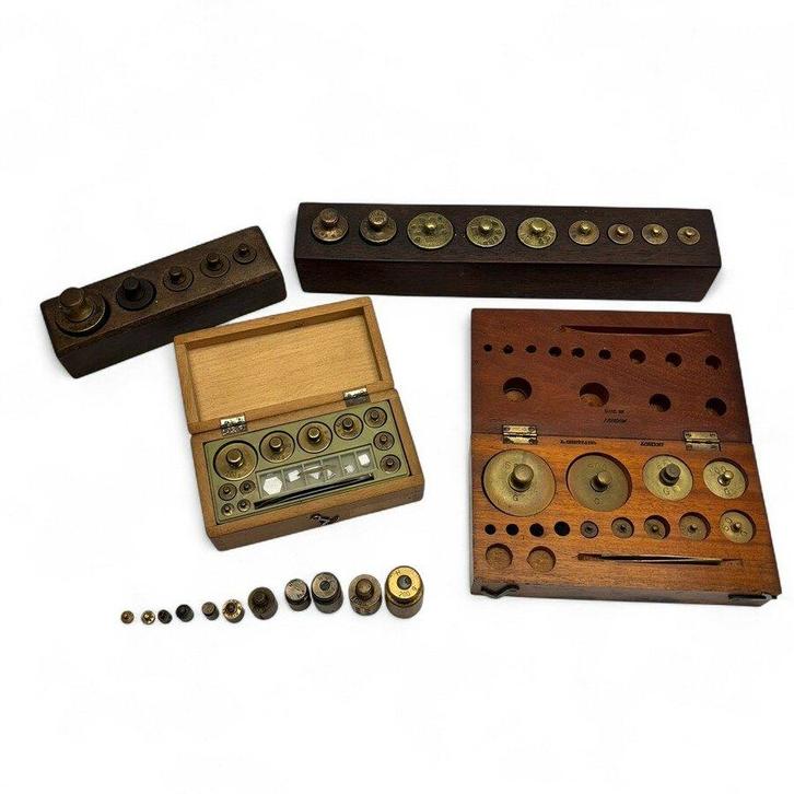 ≥ Lot diverse gewichten — Antiek | Gereedschap en Instrumenten ...