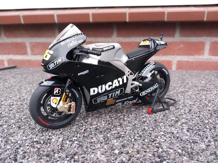 ≥ Ducati Desmosedici GP12 #46 V.Rossi Sepang test MotoGP — Modelauto's ...
